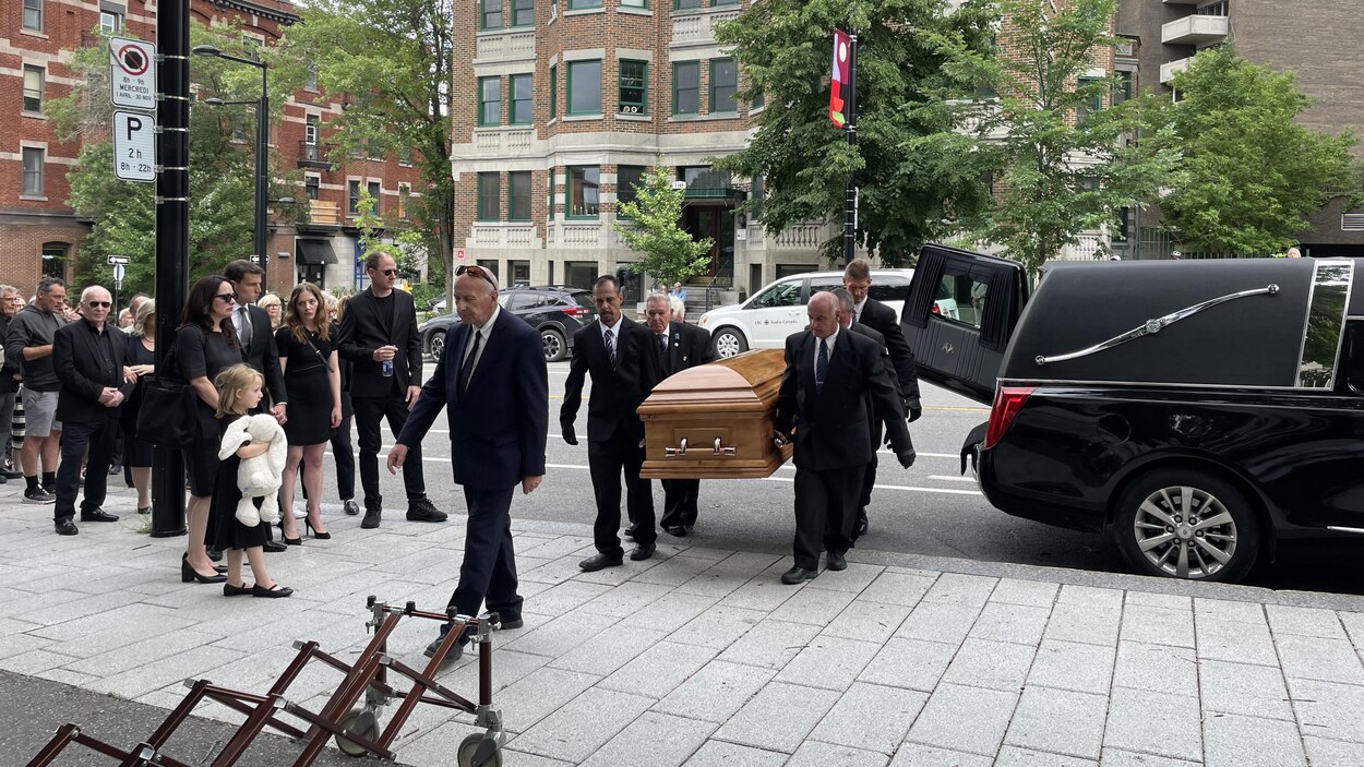 Plusieurs centaines de personnes ont rendu un dernier hommage à Denise ...