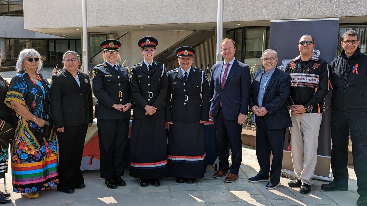 Le Service de police du Grand Sudbury dévoile sa jupe traditionnelle ...