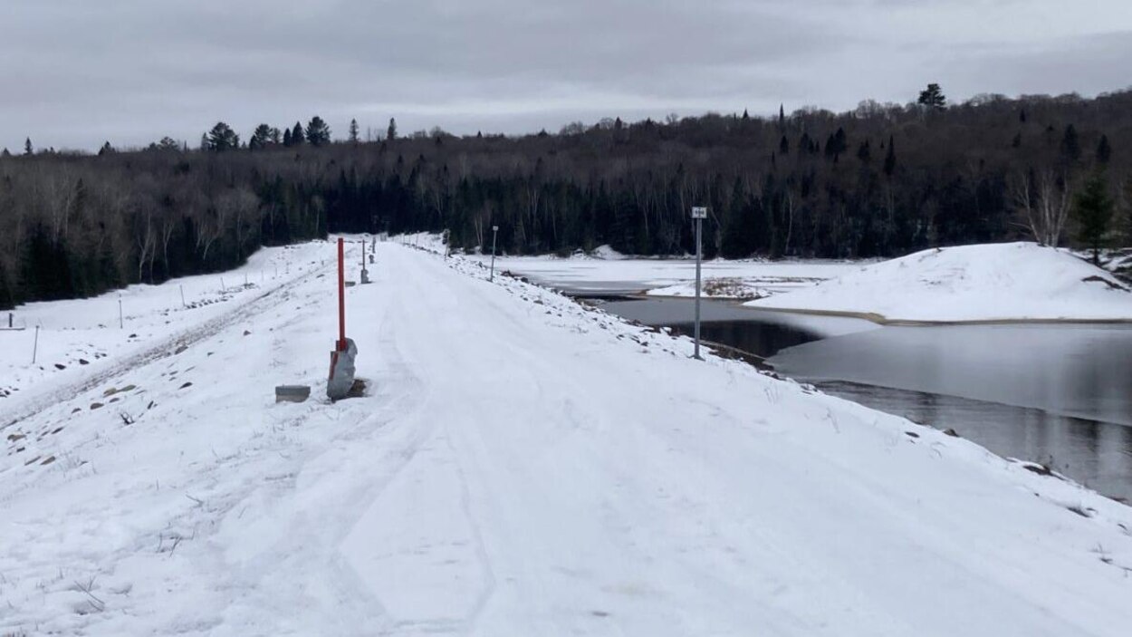 Digue Morier : le niveau d’eau baisse, mais la situation demeure ...