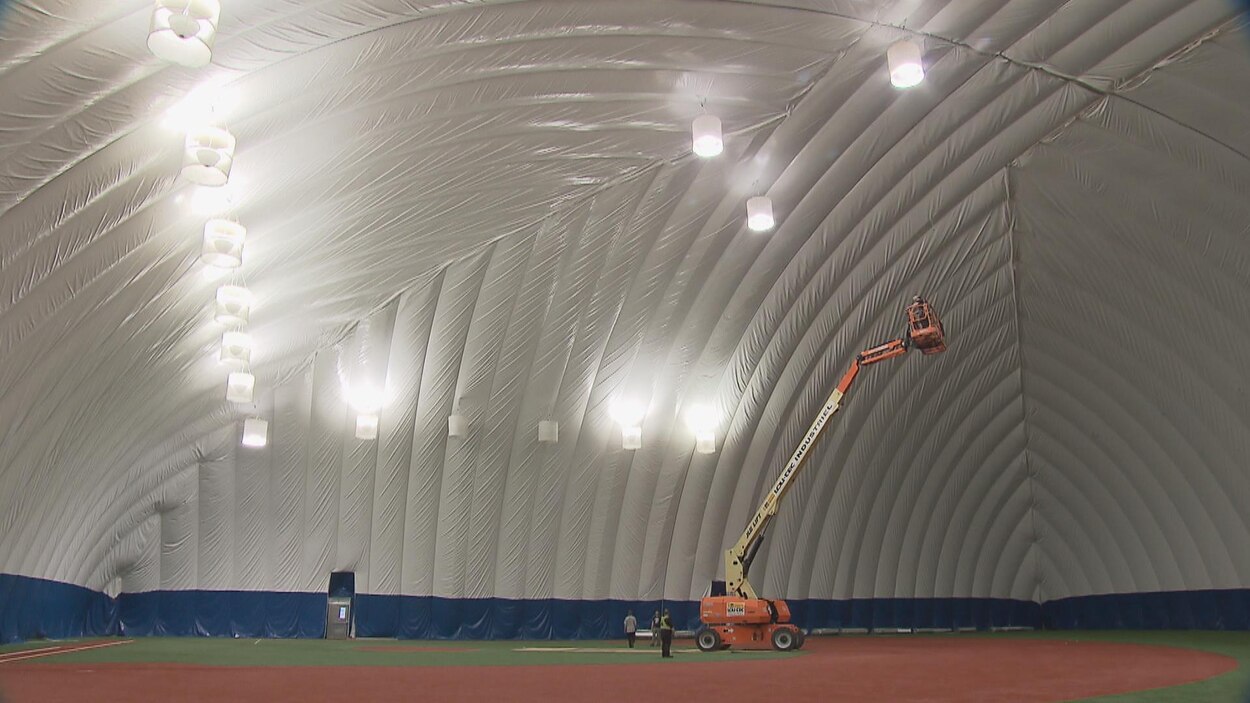 Une première année réussie pour le dôme du Stade Canac | Radio-Canada
