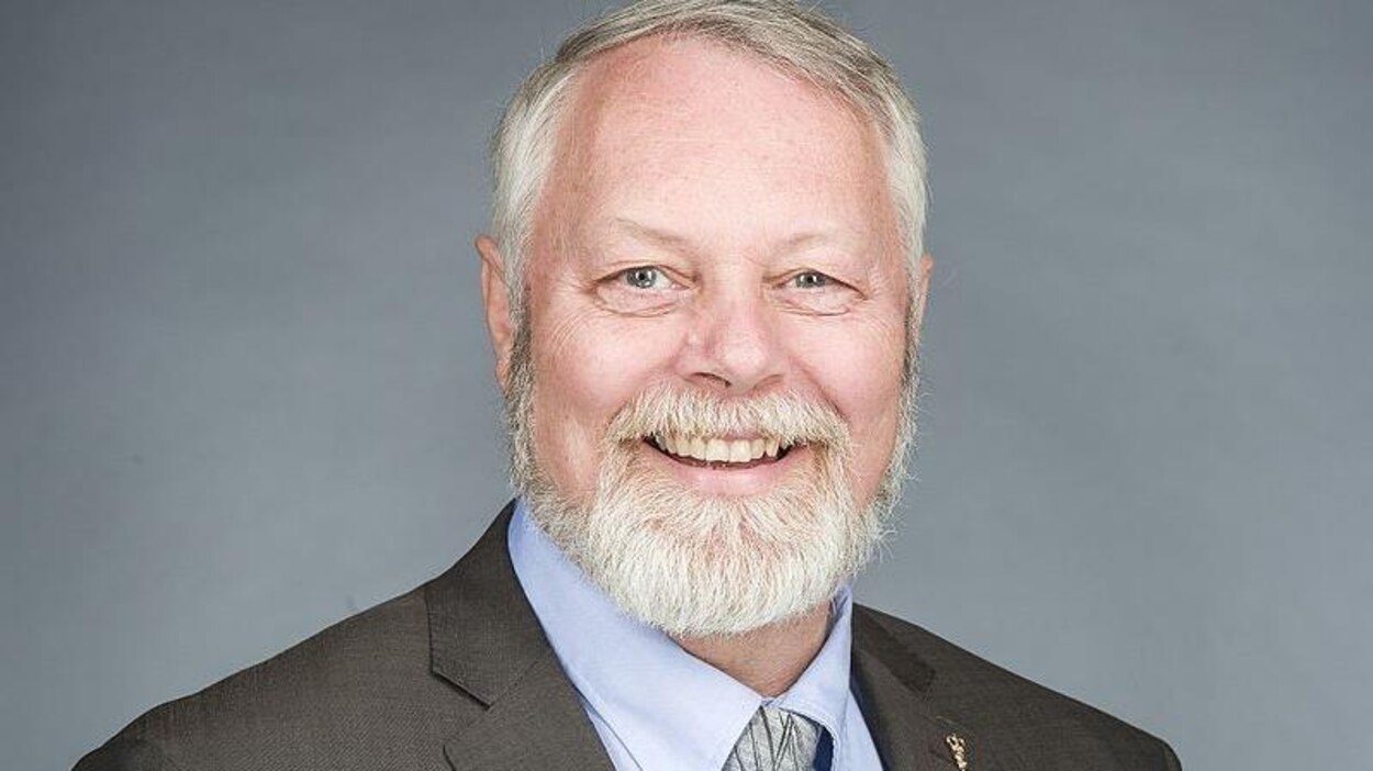 Don MacIntyre a démissionné le lendemain de sa comparution pour ...