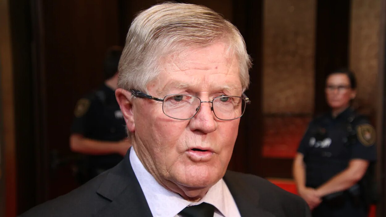 Le sénateur conservateur Don Plett s’excuse d’avoir intimidé deux ...