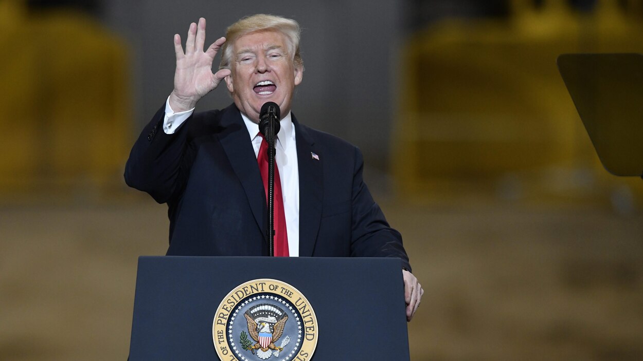 Donald Trump lance une nouvelle charge contre Amazon | Radio-Canada