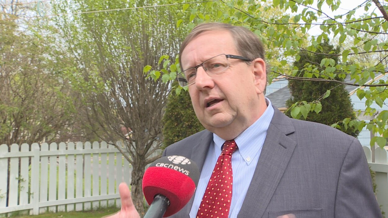 Il serait « prudent » que Justin Trudeau cède sa place, dit un sénateur ...