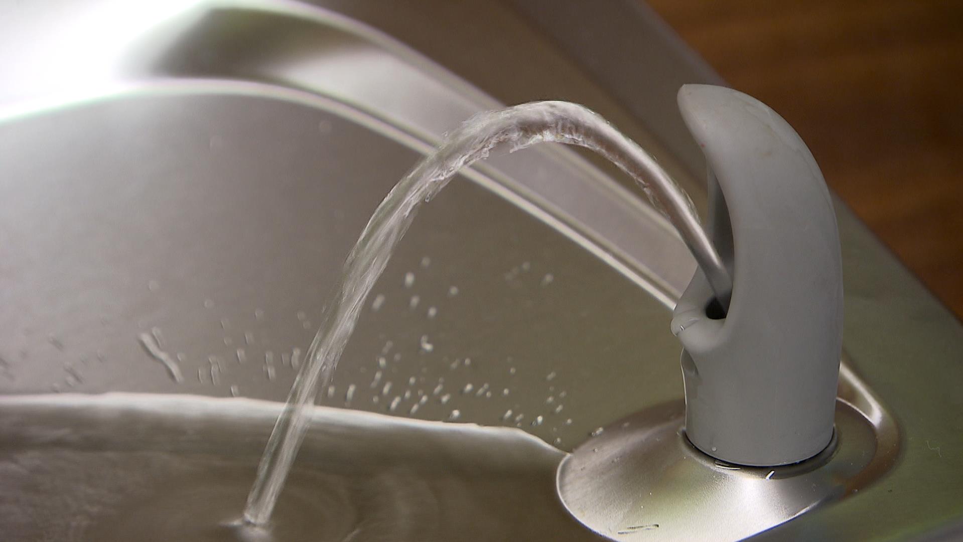 Plomb dans l’eau : réaction de l'Union des municipalités du Québec (UMQ ...