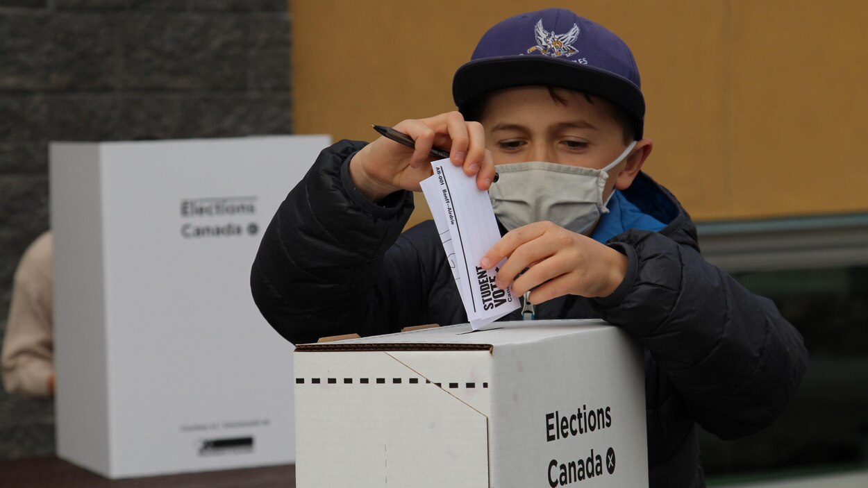 « Voter, ça peut aider » : le programme Vote étudiant inspire les ...