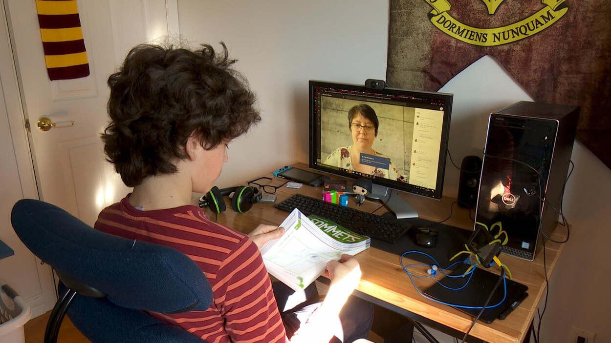 De l’enseignement à distance pour des adolescents de la région | Radio ...