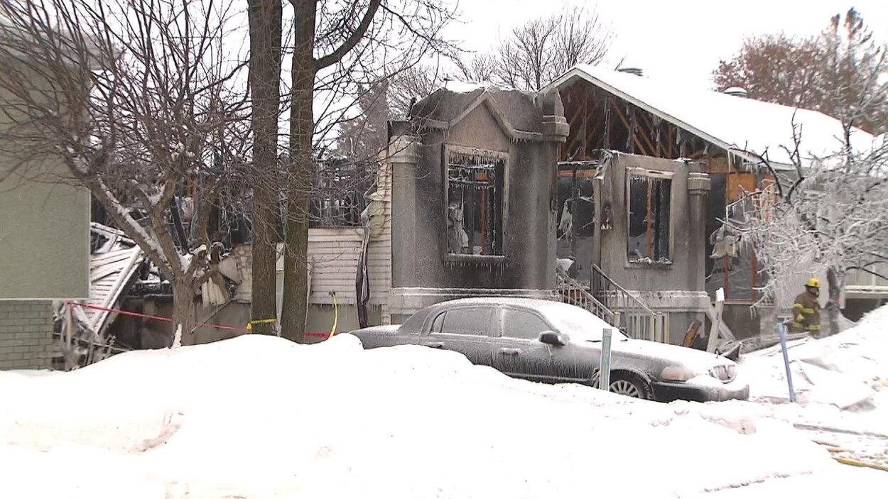 Trois blessés dans l’explosion d’une maison à Mirabel | Radio-Canada