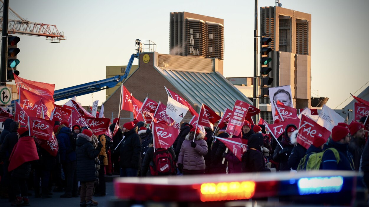 La FAE multiplie les coups d’éclat un peu partout au Québec | Radio-Canada