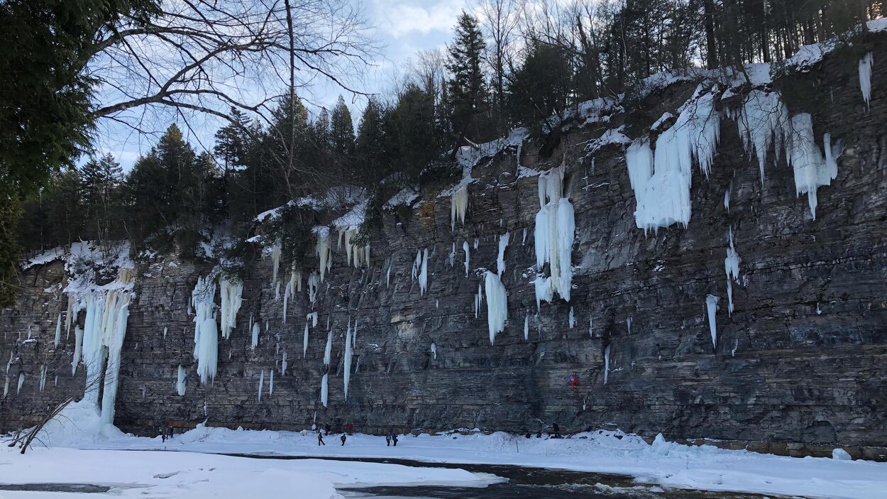 Le Festiglace de Pont-Rouge renaît de ses cendres | Radio-Canada
