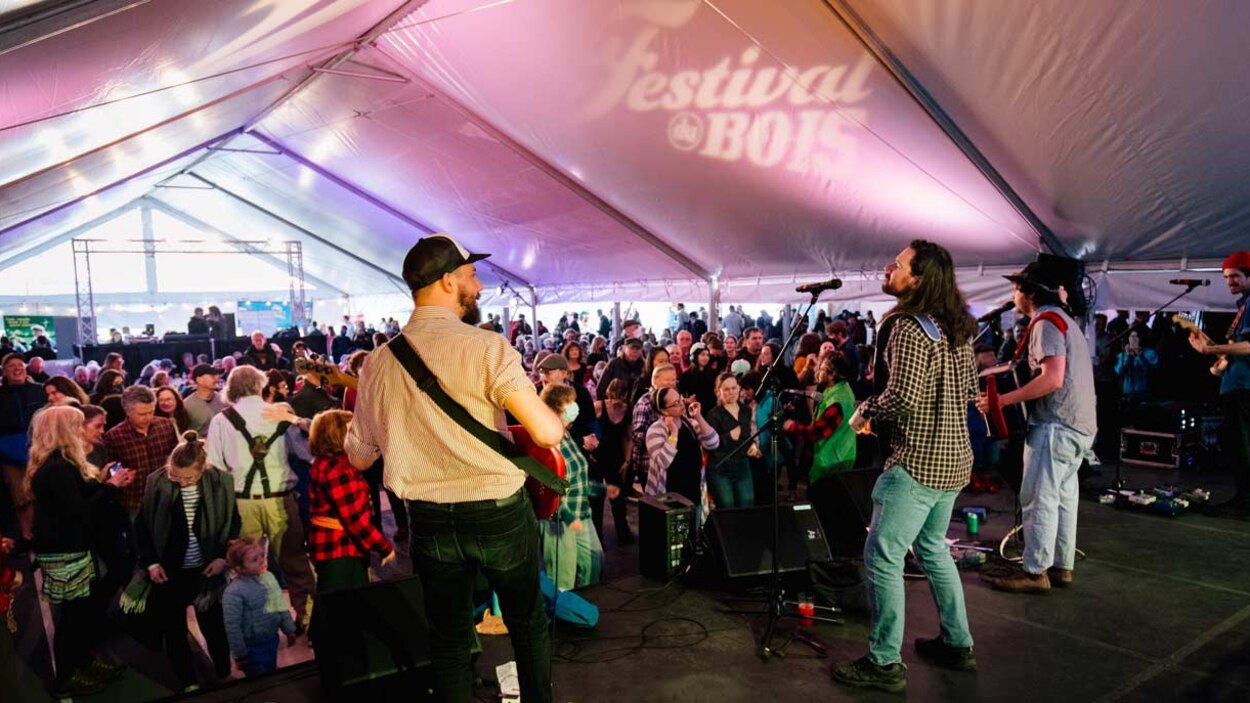 Le Festival du Bois étend les frontières de la francophonie | Radio-Canada