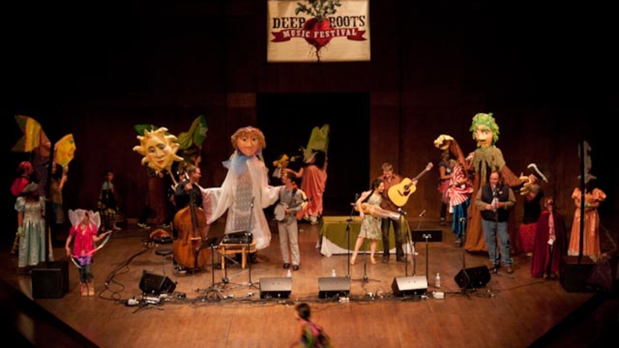 Jacques Surette et Kaia Kater au festival de musique Deep Roots à ...