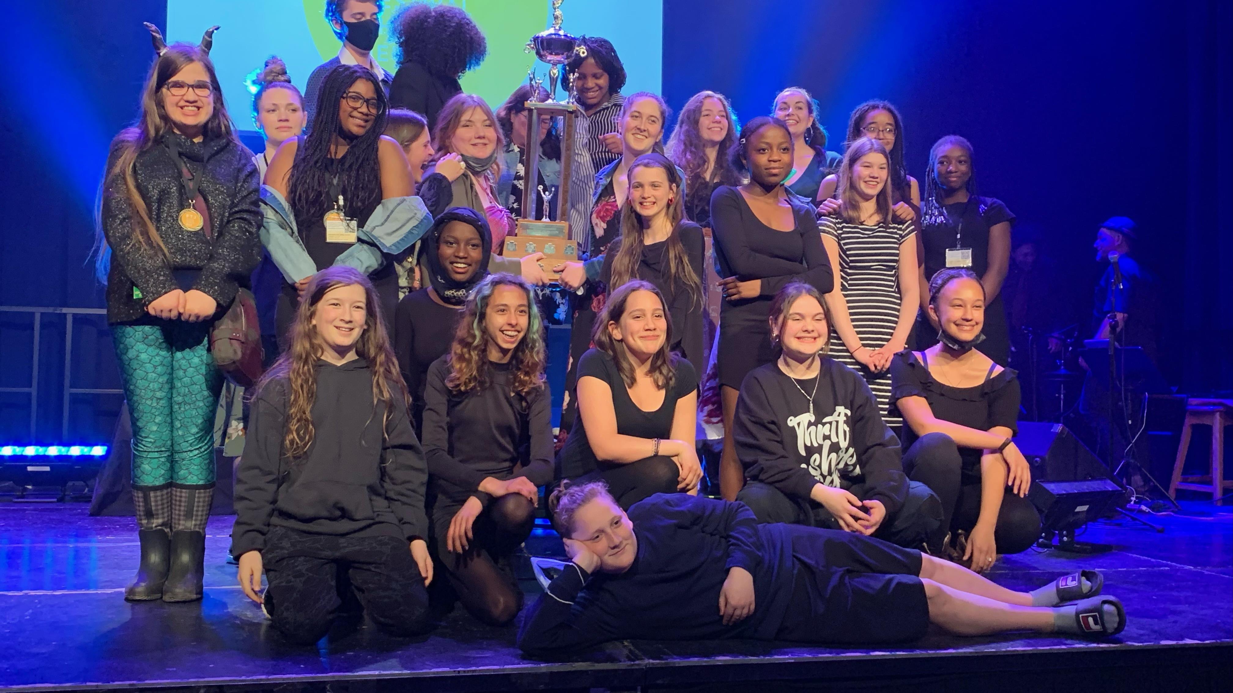 De jeunes passionnés au Festival théâtre jeunesse | OHdio | Radio-Canada