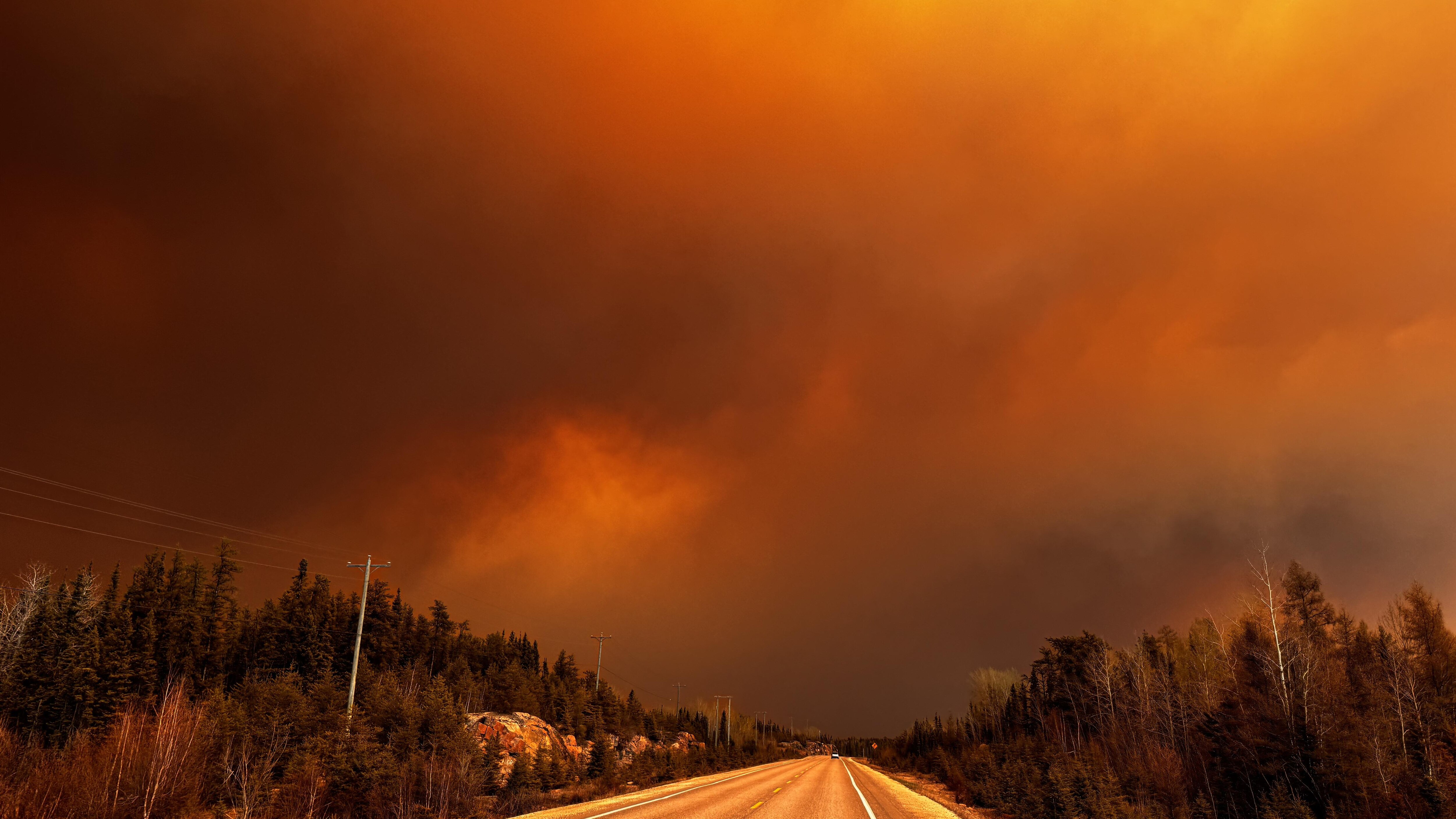 Le CIFFC coordonne la venue de pompiers de l'Ontario et la Saskatchewan ...