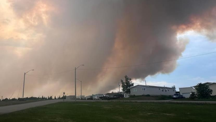 L’incendie de forêt est aux portes de Churchill Falls | OHdio | Radio ...