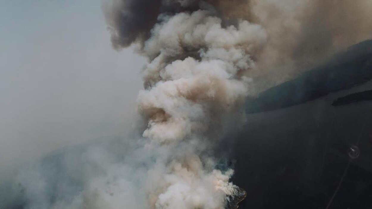 La pluie fait diminuer l’intensité du feu dans le secteur de Chute-des ...