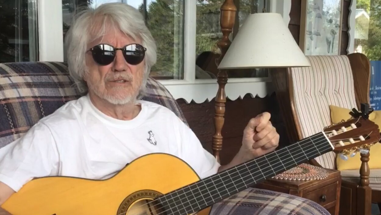 Le chanteur François Guy est mort après une chute accidentelle | Radio ...