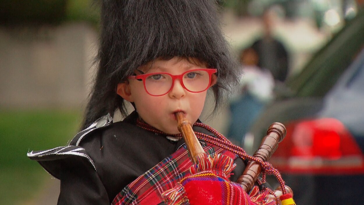 Une passion pour la cornemuse à 4 ans | Radio-Canada