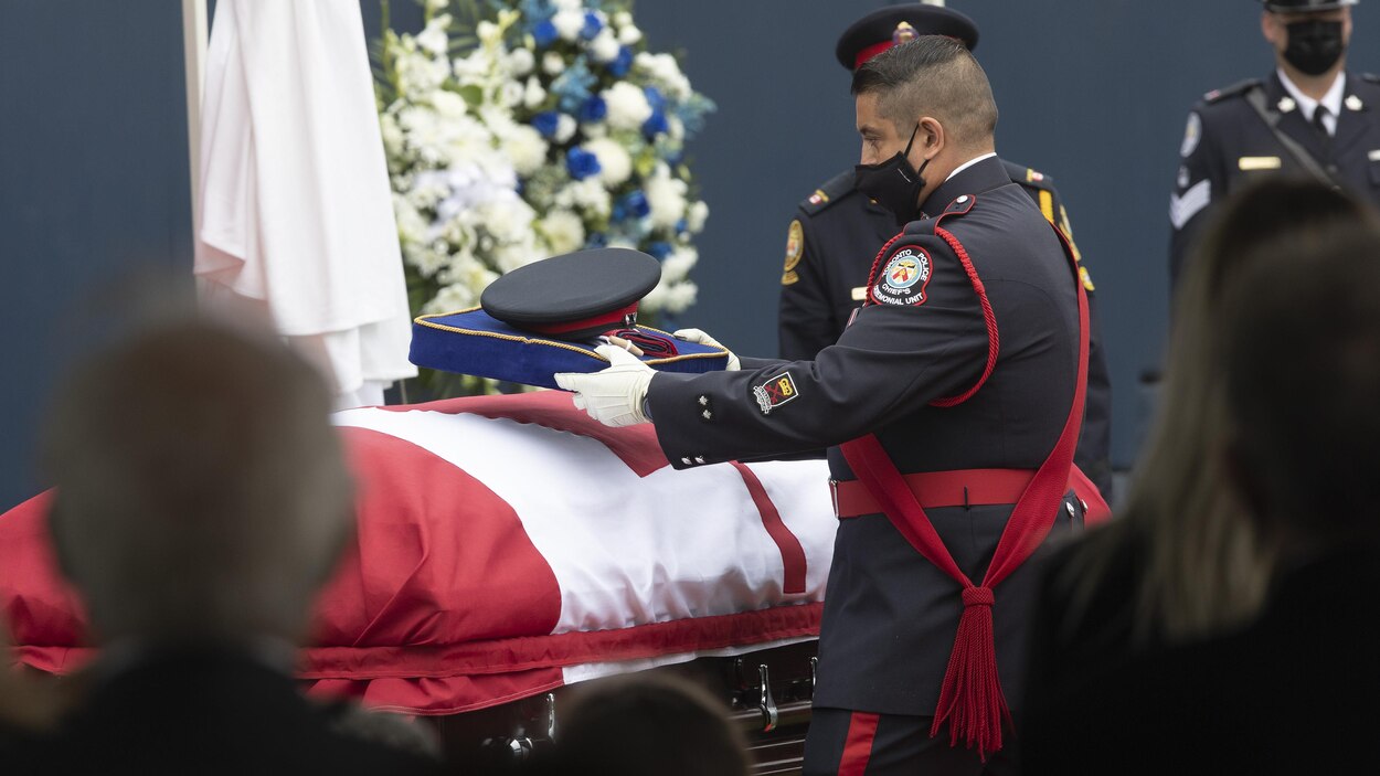 Funérailles d'un policier mort en service à Toronto | Radio-Canada