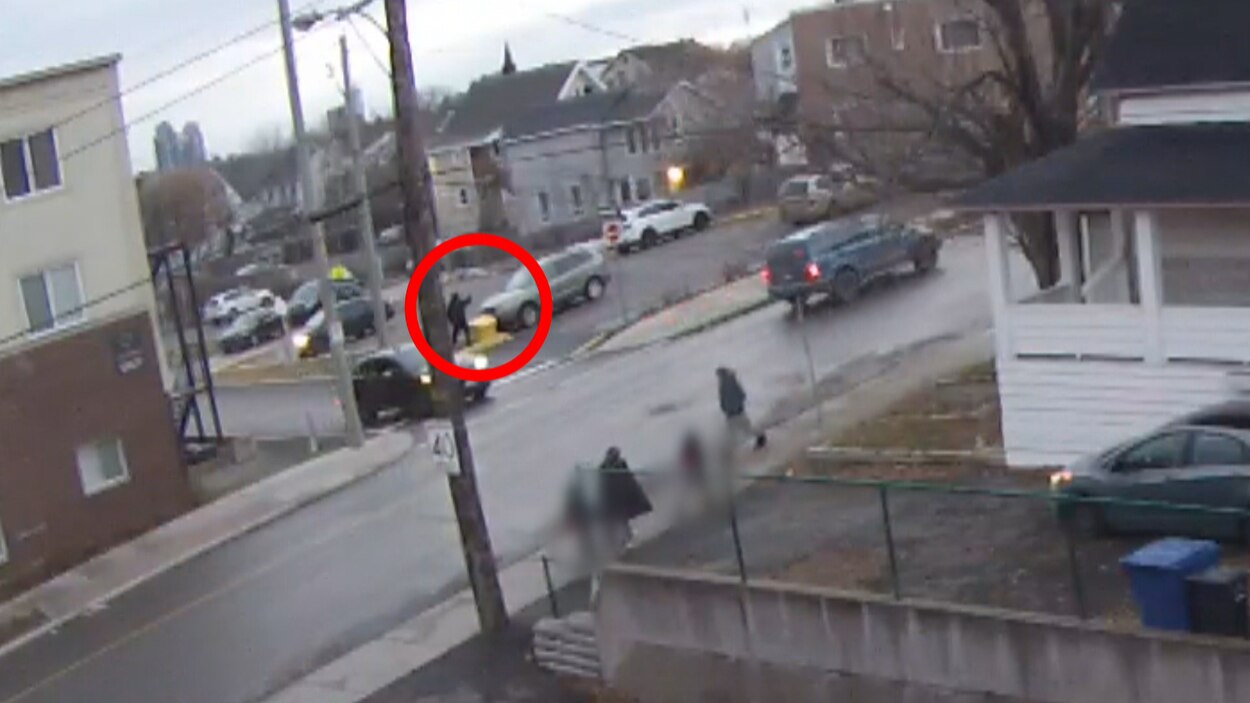Une fusillade en plein jour devant des enfants choque la communauté du ...
