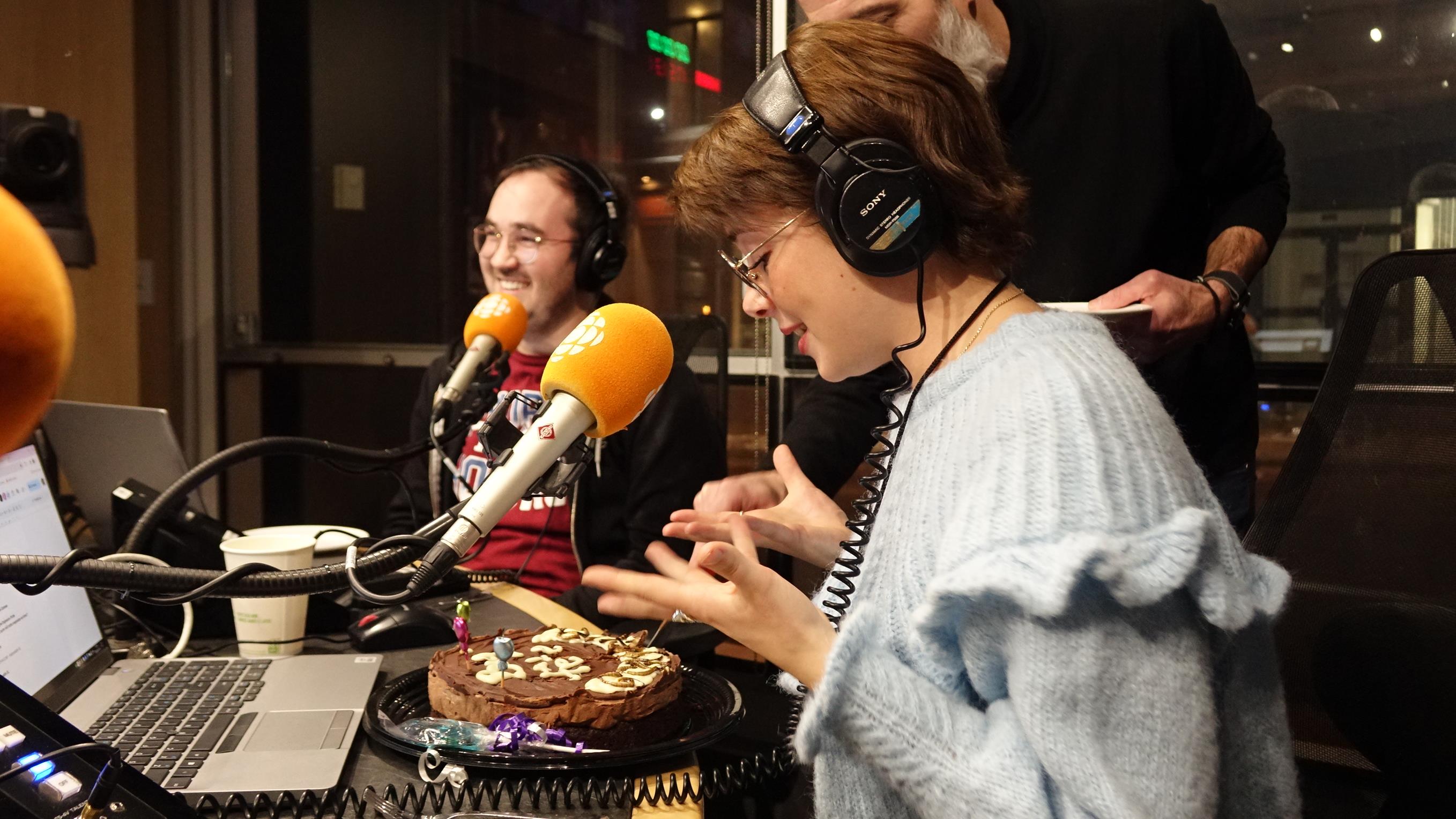 Surprise pour Gabrielle : gâteau aux insectes | OHdio | Radio-Canada