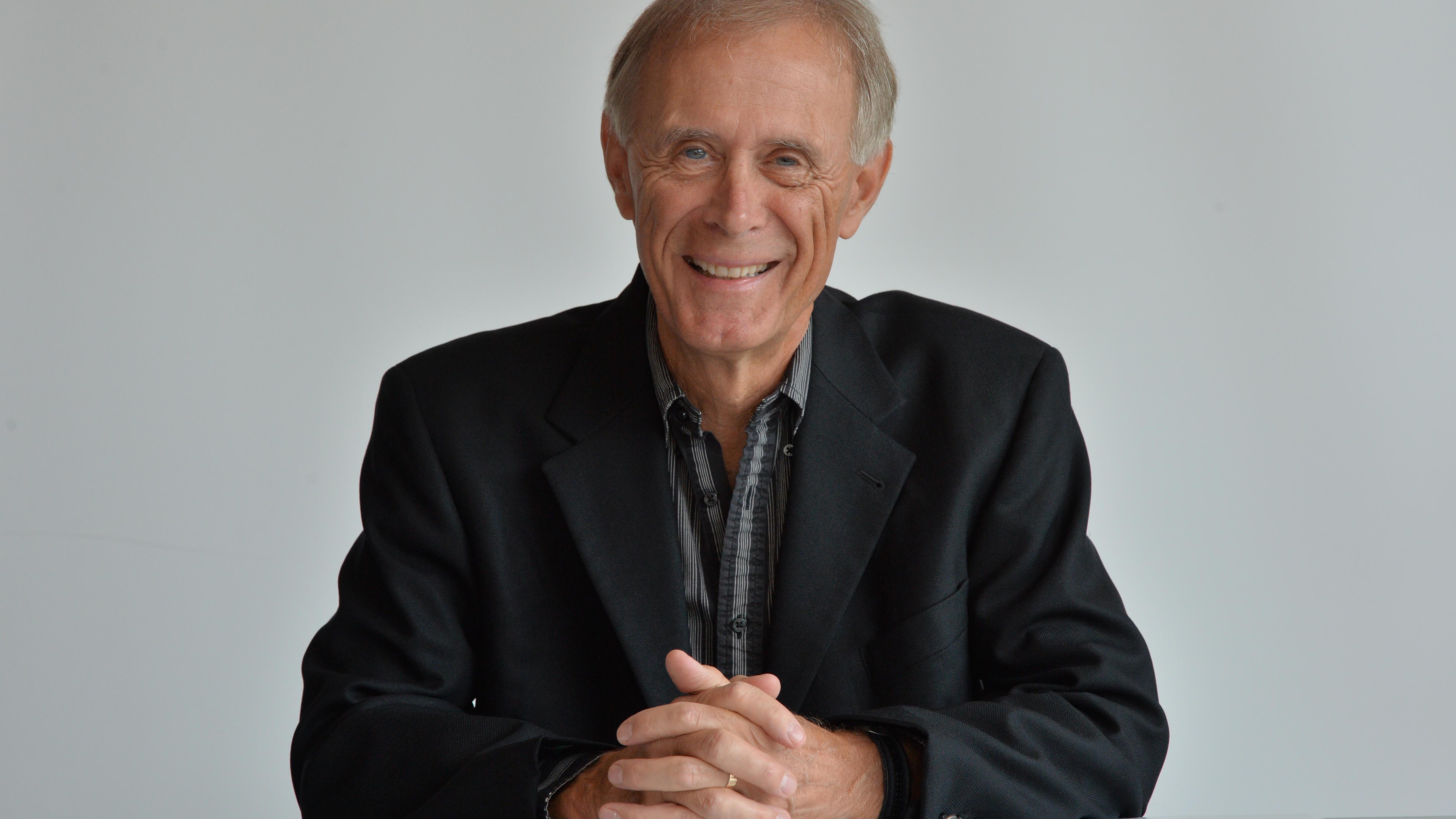 Le journaliste Gilbert Lavoie lance Dans la cour des grands... et des ...