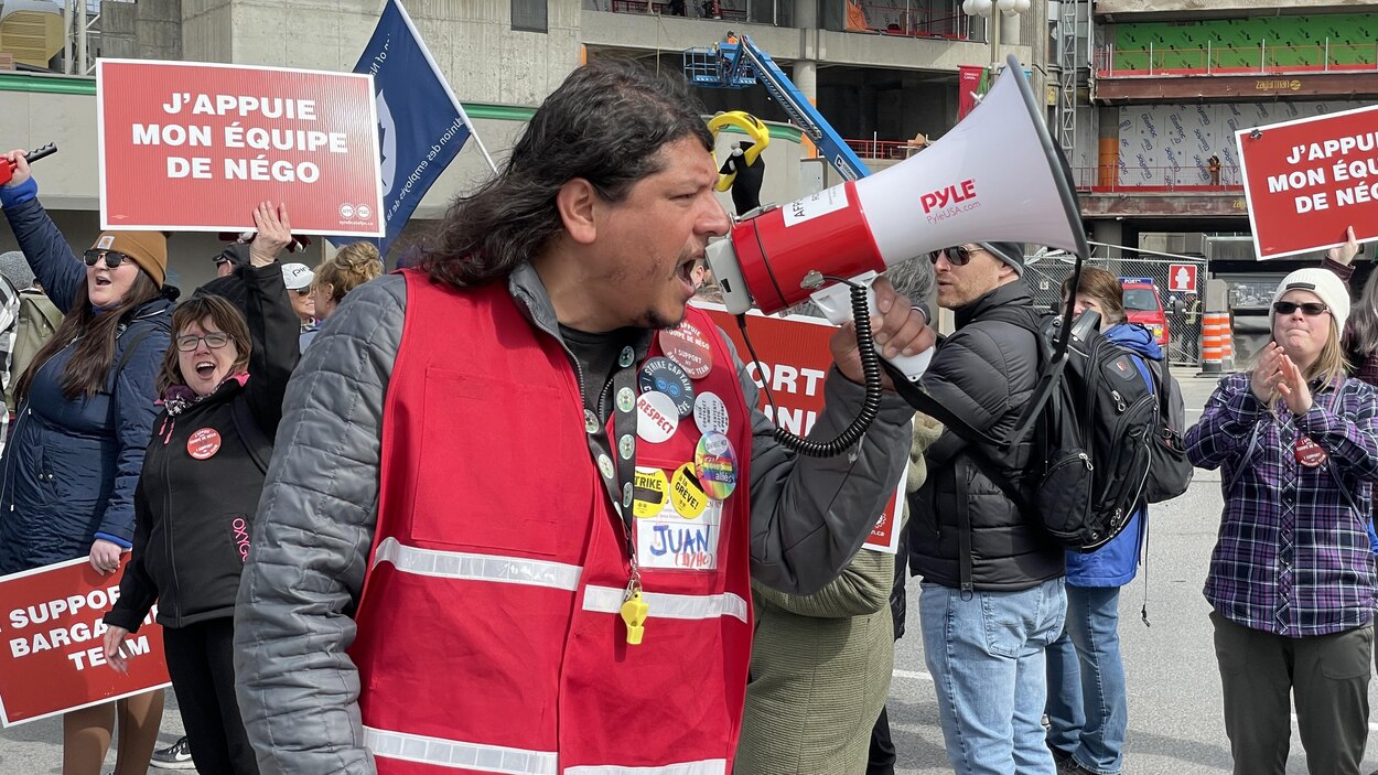 Le gouvernement fédéral fait une nouvelle offre à l’AFPC | Radio-Canada