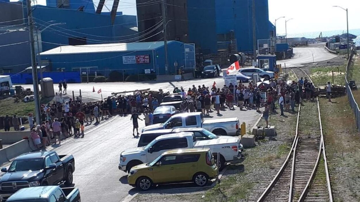 Les grévistes de la mine de sel de Goderich bloquent l’accès au site ...