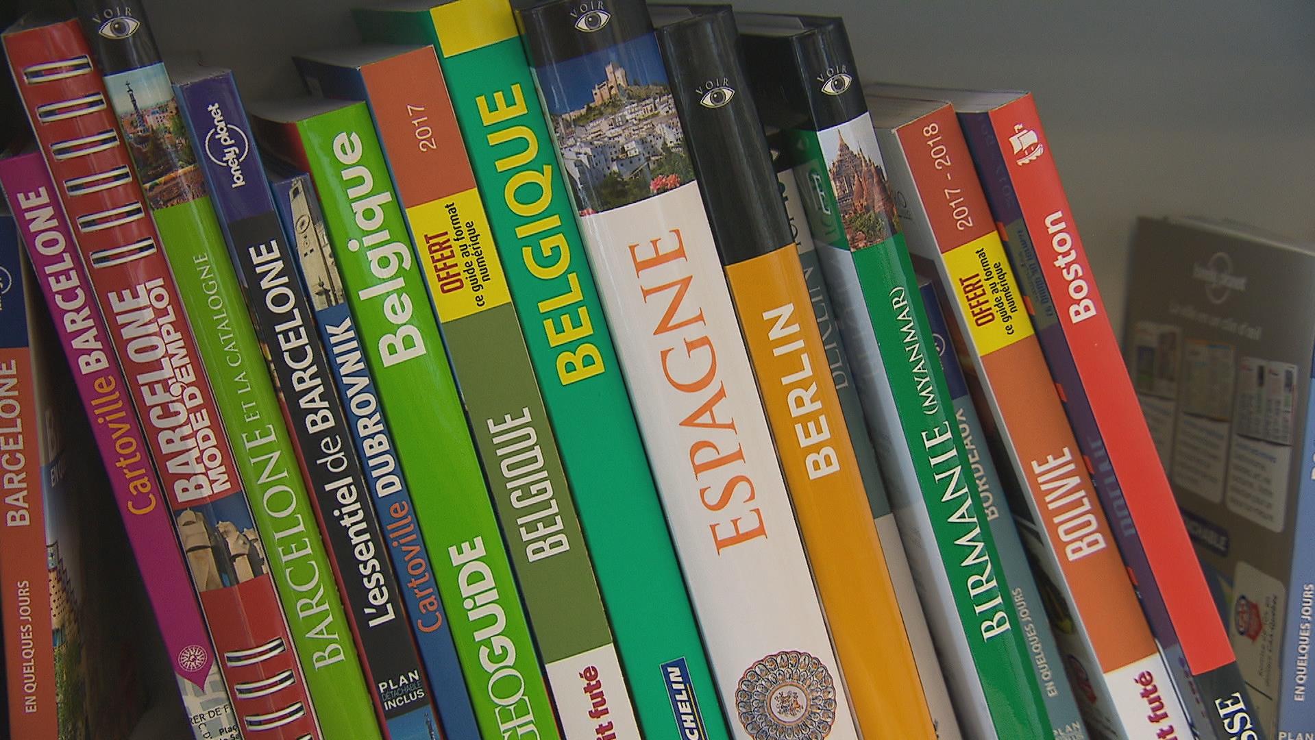 Chronique voyage : choisir son guide papier | OHdio | Radio-Canada