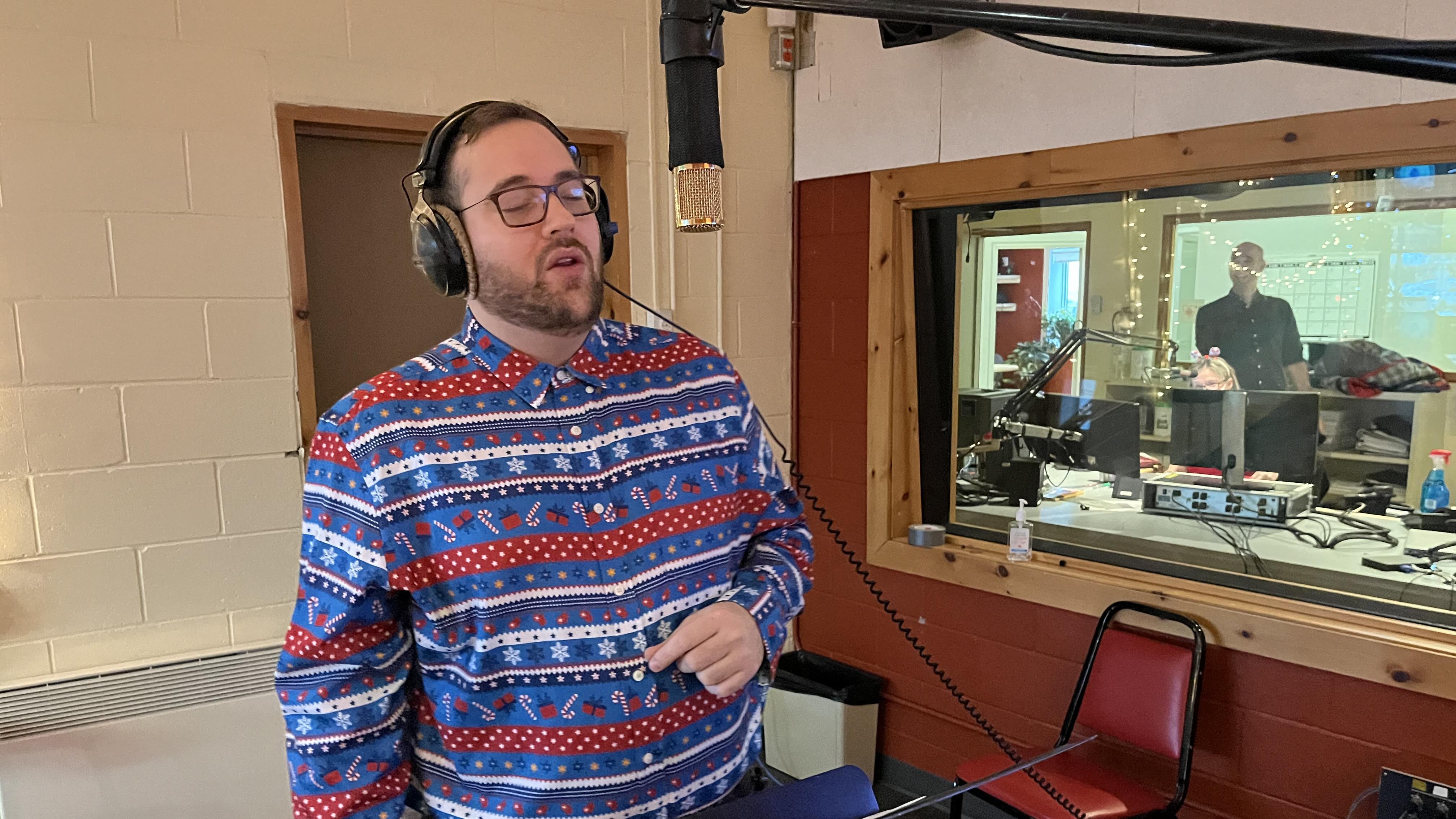 Chanson Jingles Bells interprétée par Kevin Lemay | OHdio | Radio-Canada