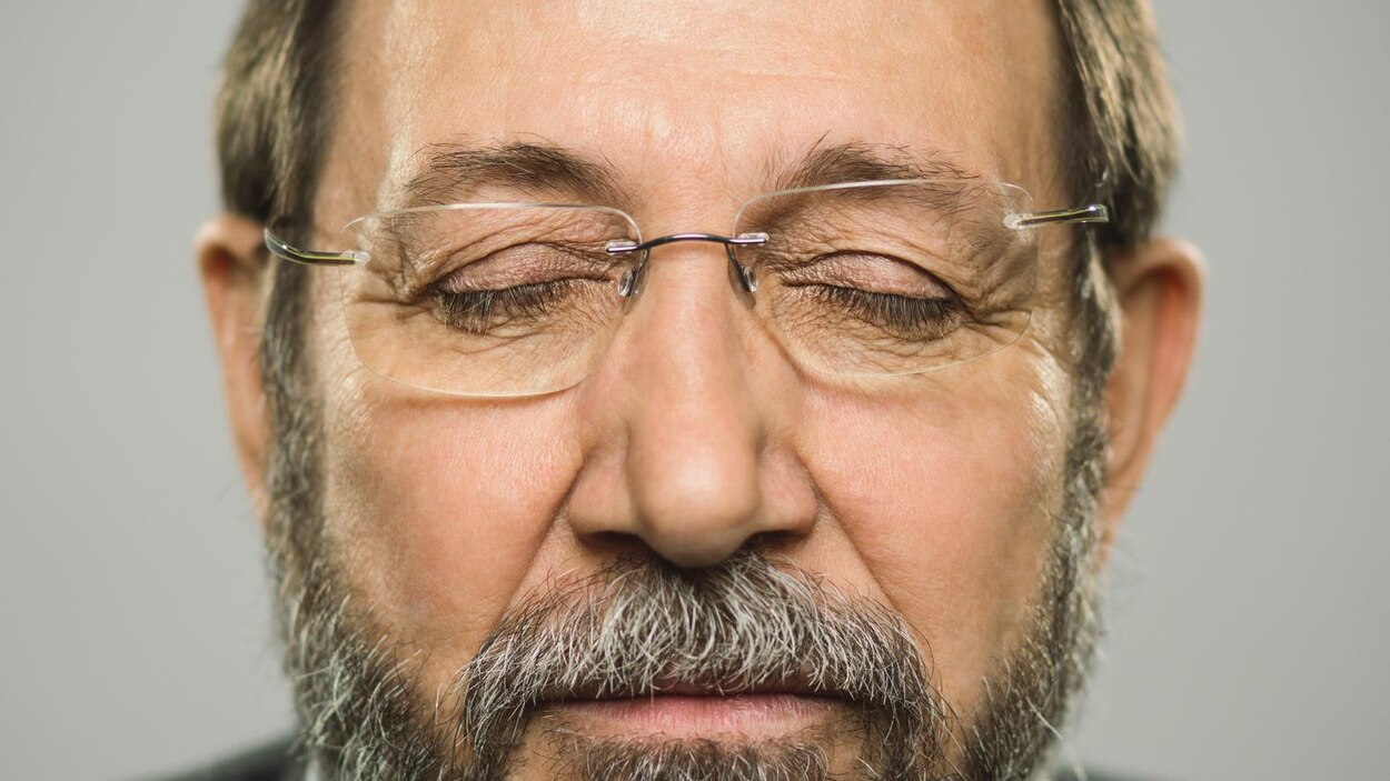 Fermer les yeux pour mieux cerner les émotions des autres | Radio-Canada