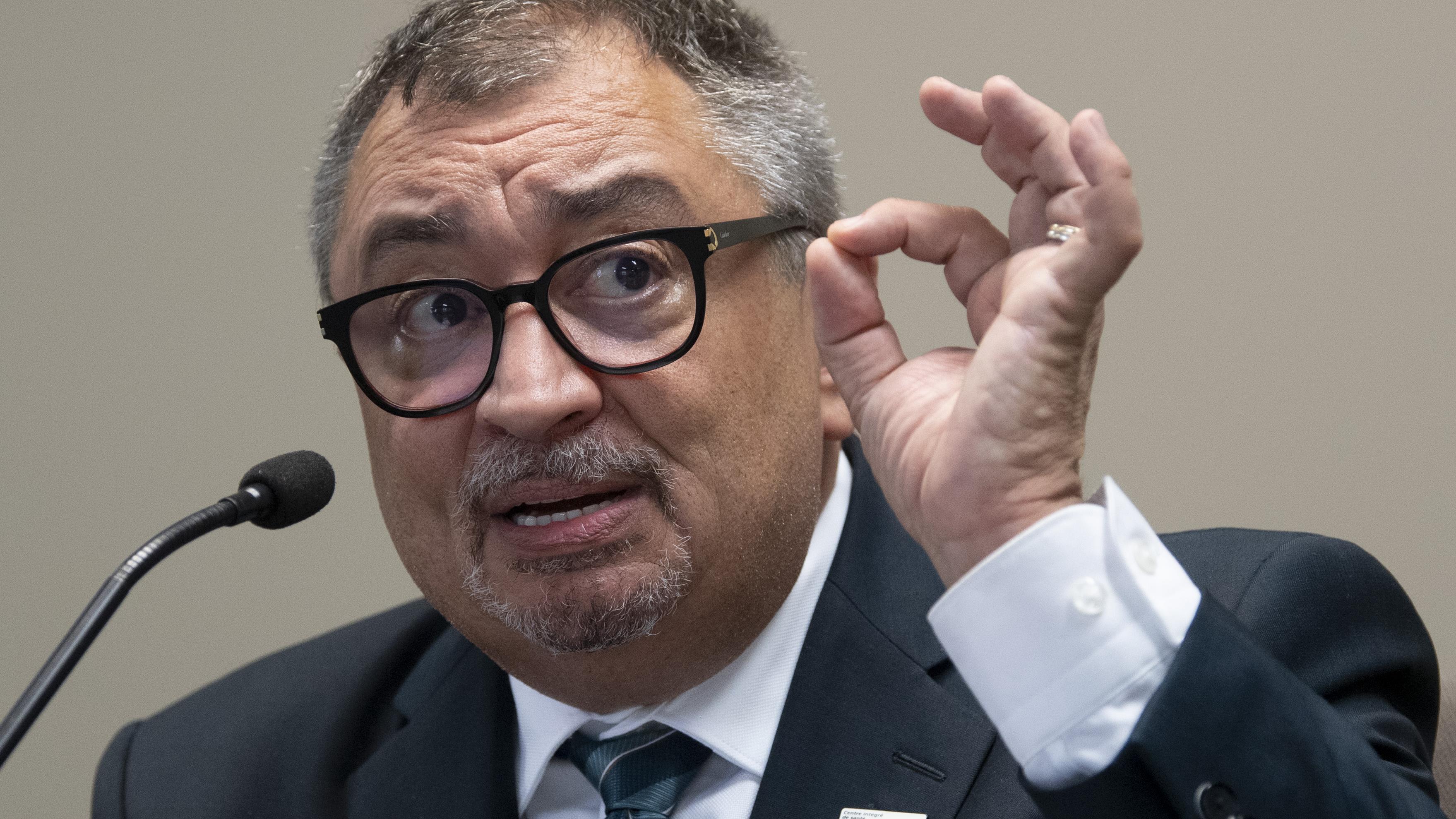 Le Docteur Horacio Arruda fait sa tournée des régions | OHdio | Radio ...