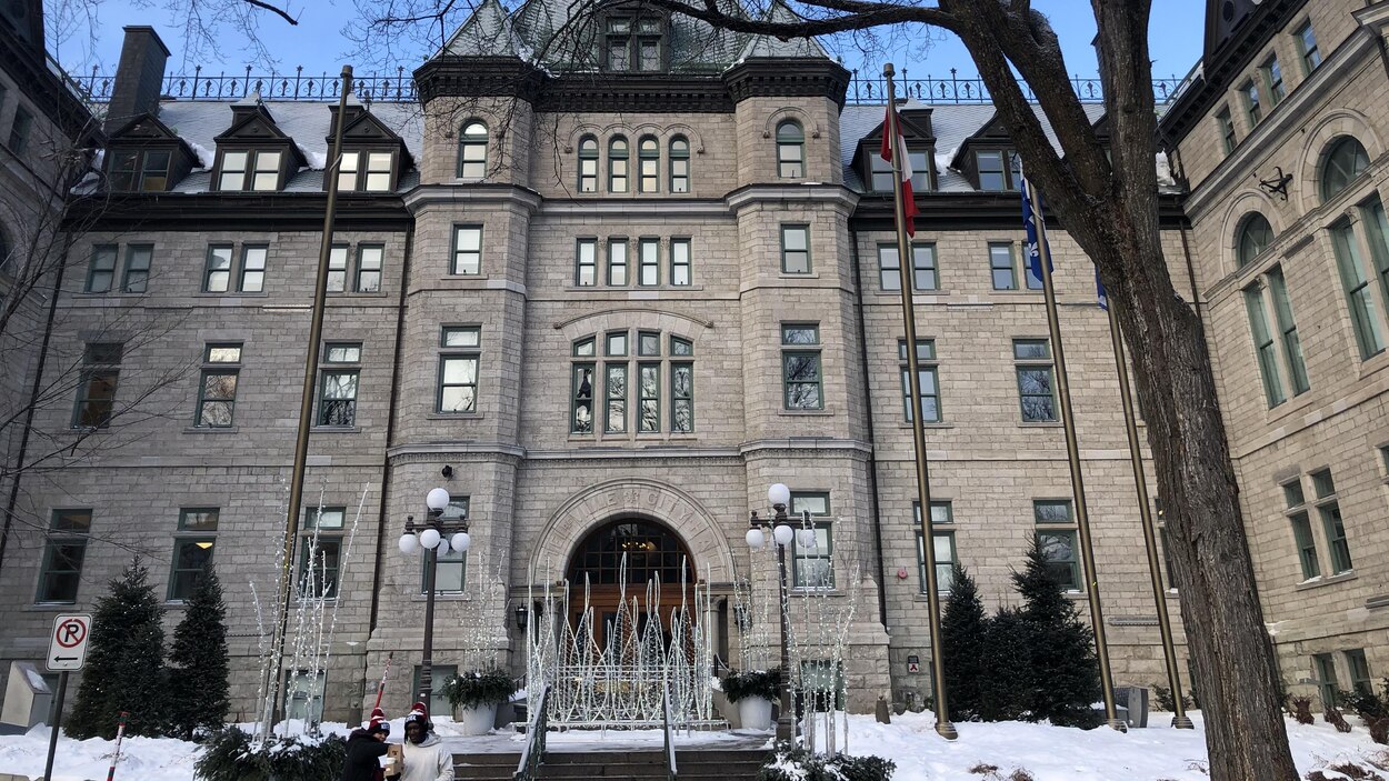 Une hausse de taxes sous l’inflation à Québec en 2024 | Radio-Canada