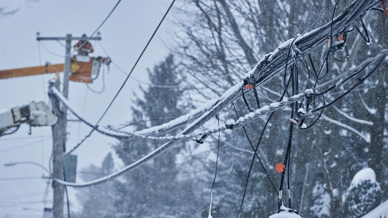 7 jours sans électricité pour 3300 foyers | Radio-Canada