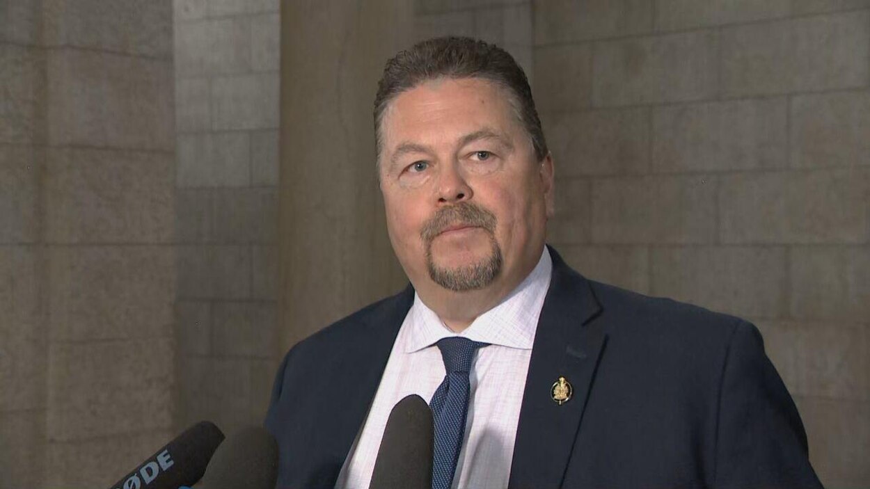 Ian Bushie a violé les règles d’éthique provinciales en renouvelant un ...