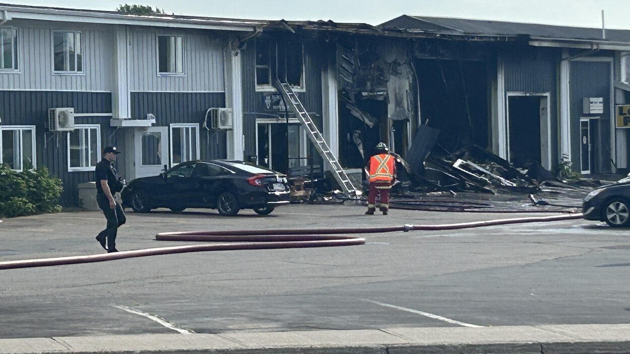 Un bâtiment du centre-ville de Bathurst frappé par un incendie | Radio ...