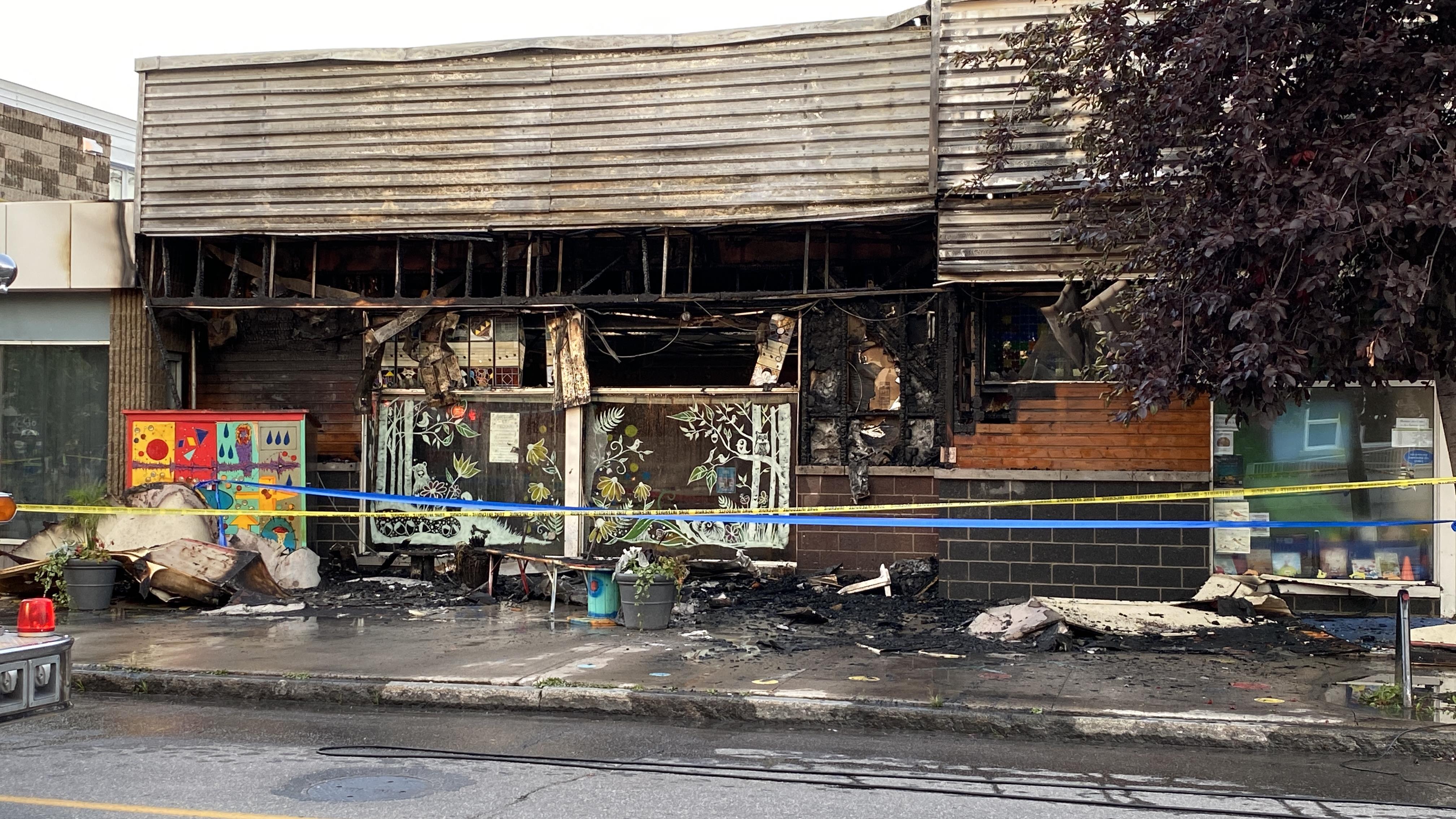 La bibliothèque de Roberval endommagée par le feu | OHdio | Radio-Canada