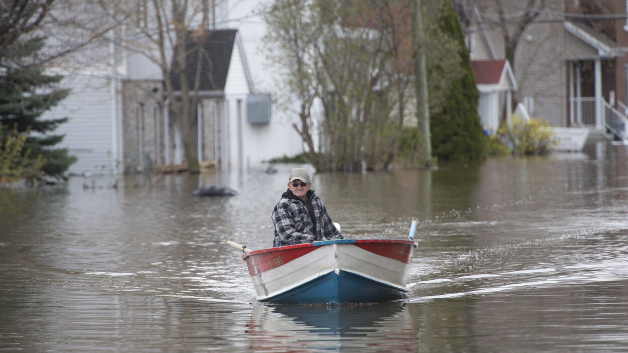 Québec veut que les gens quittent les zones inondables | Radio-Canada