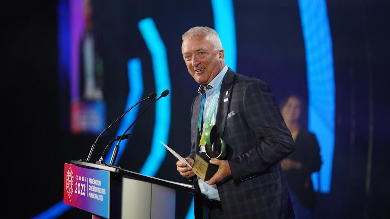 Jaclin Bégin reçoit le prix de l’engagement et du leadership au congrès ...