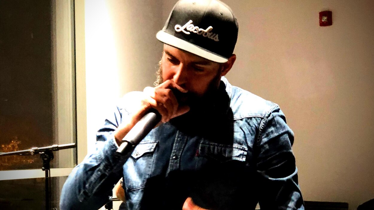 Réflexion sur le hip-hop et la francophonie avec le rappeur Jacobus ...
