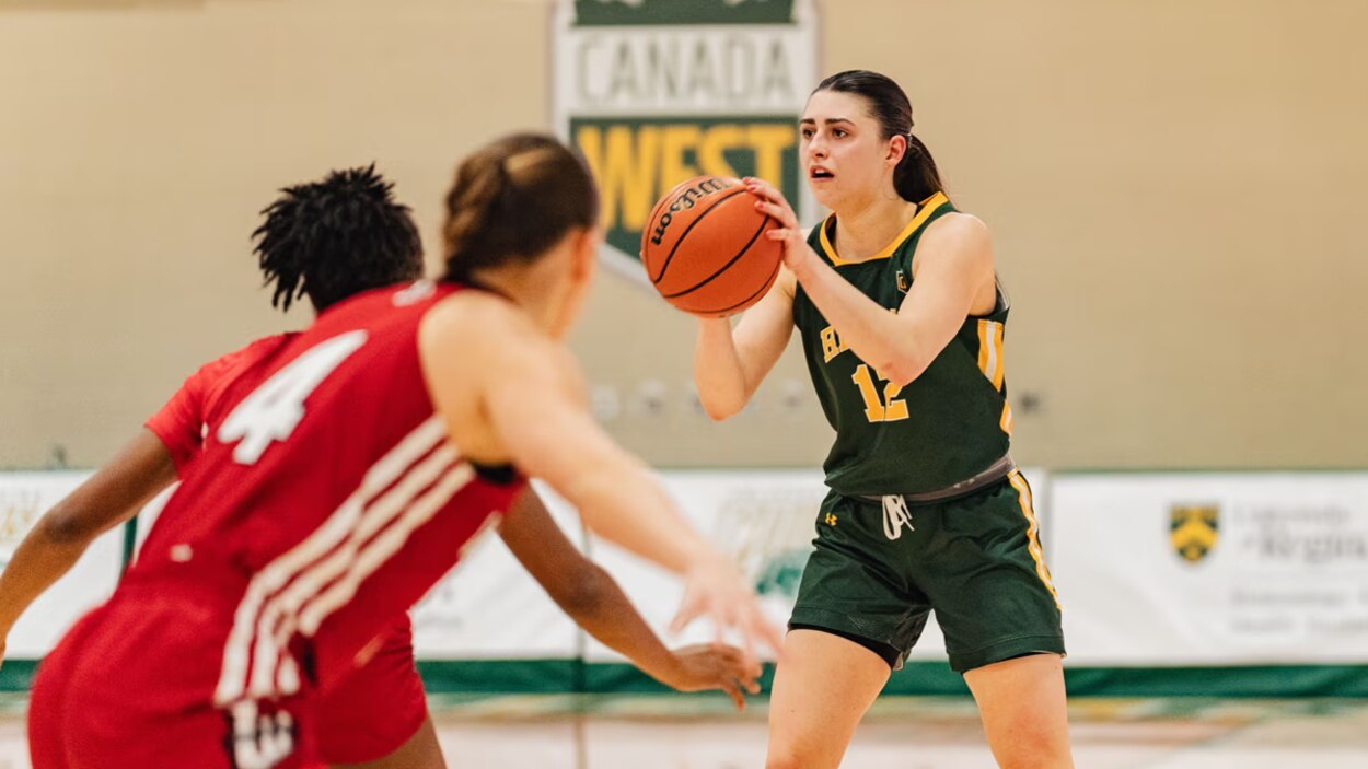 Une athlète de Regina sacrée meilleure joueuse de basketball de l’année ...