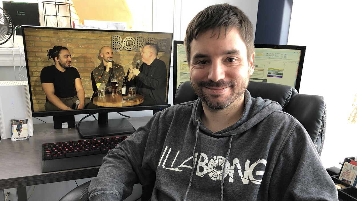 Un Acadien dans les coulisses du succès de Mike Ward | Radio-Canada