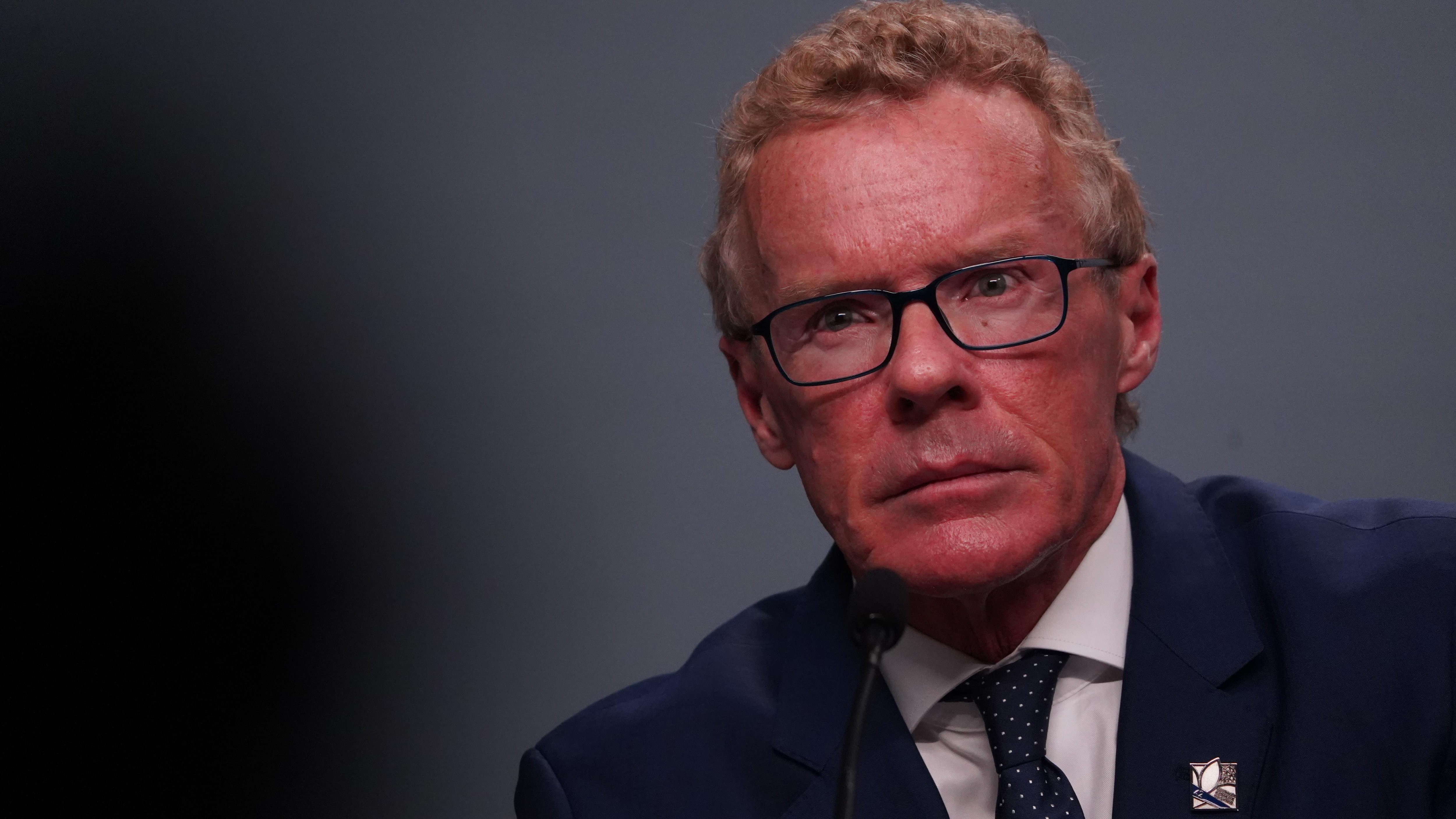 Vers une vaccination obligatoire au travail ? Entrevue avec le ministre ...