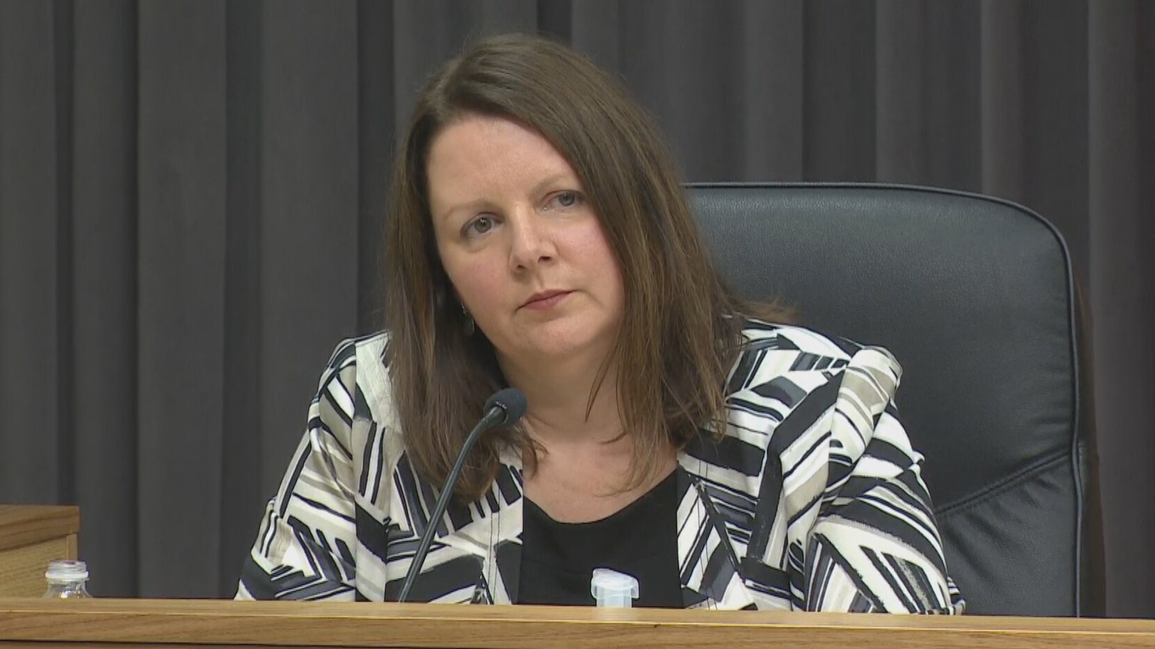 Fin des restrictions : explications avec la Dre Jennifer Russell ...