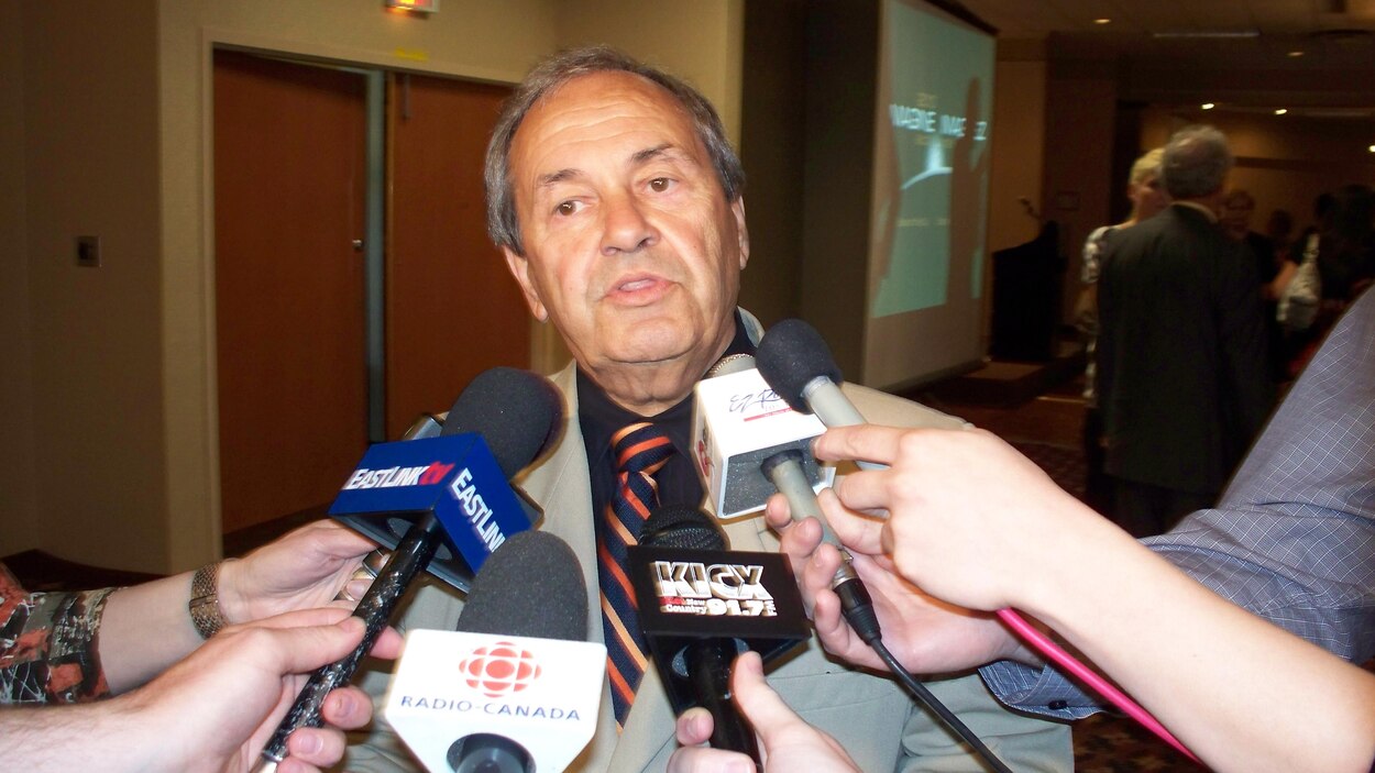 Le public réagit au décès de John Rodriguez | Radio-Canada