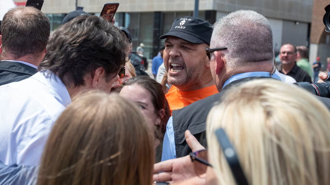 Trudeau tinigil ang motorcade sa Belleville, Ont., matapos sugurin ng ...