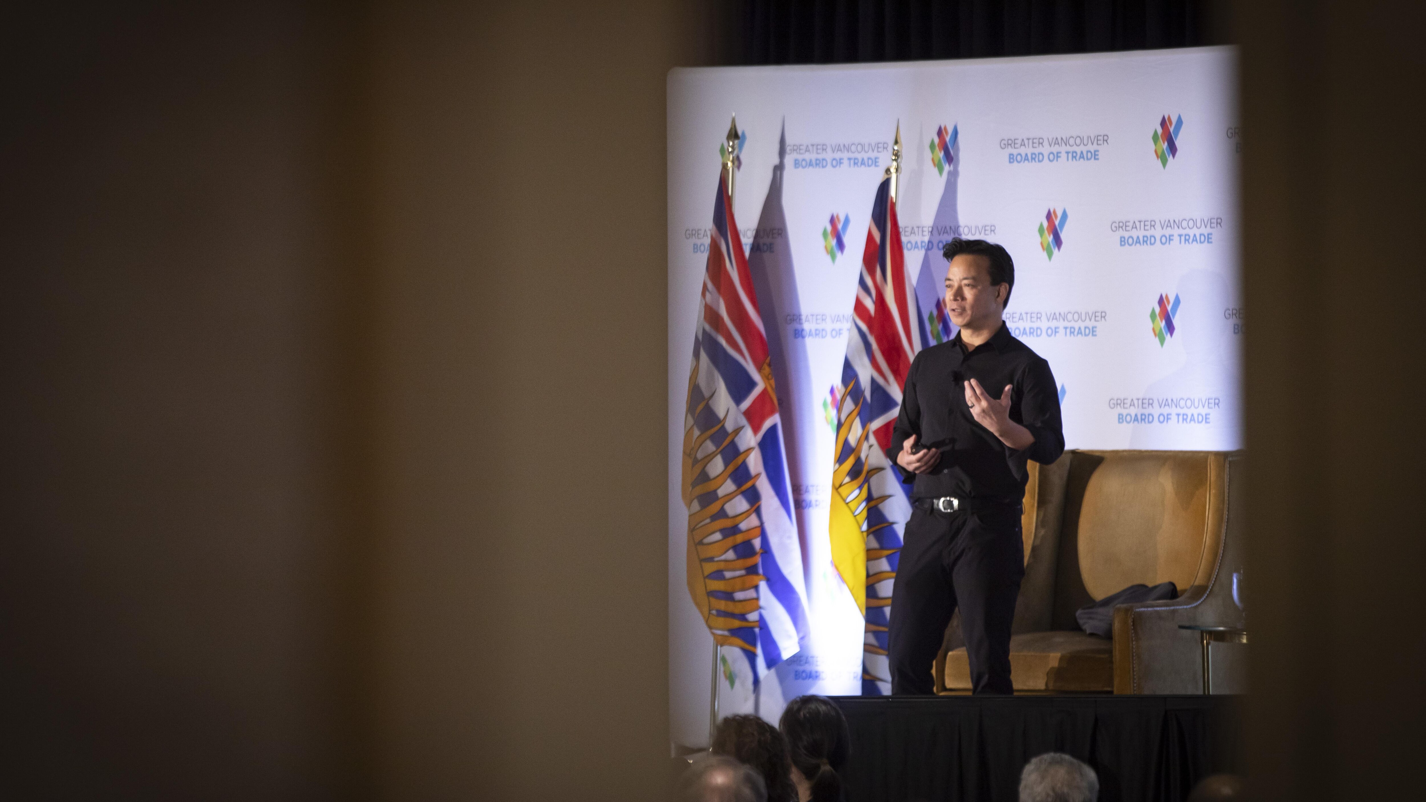 Ken Sim, présenté comme un maire non partisan | OHdio | Radio-Canada