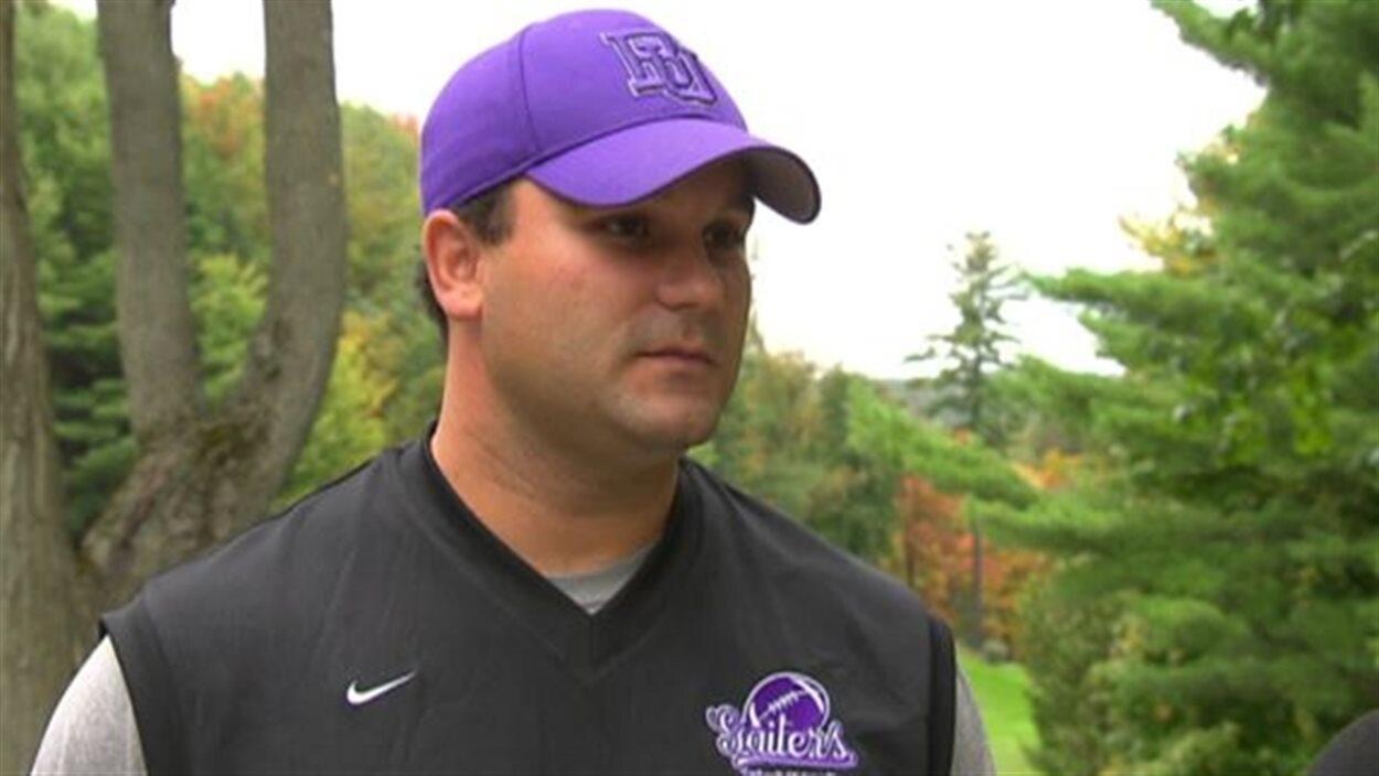 Kevin Mackey à la tête des Cougars du Collège Champlain | Radio-Canada