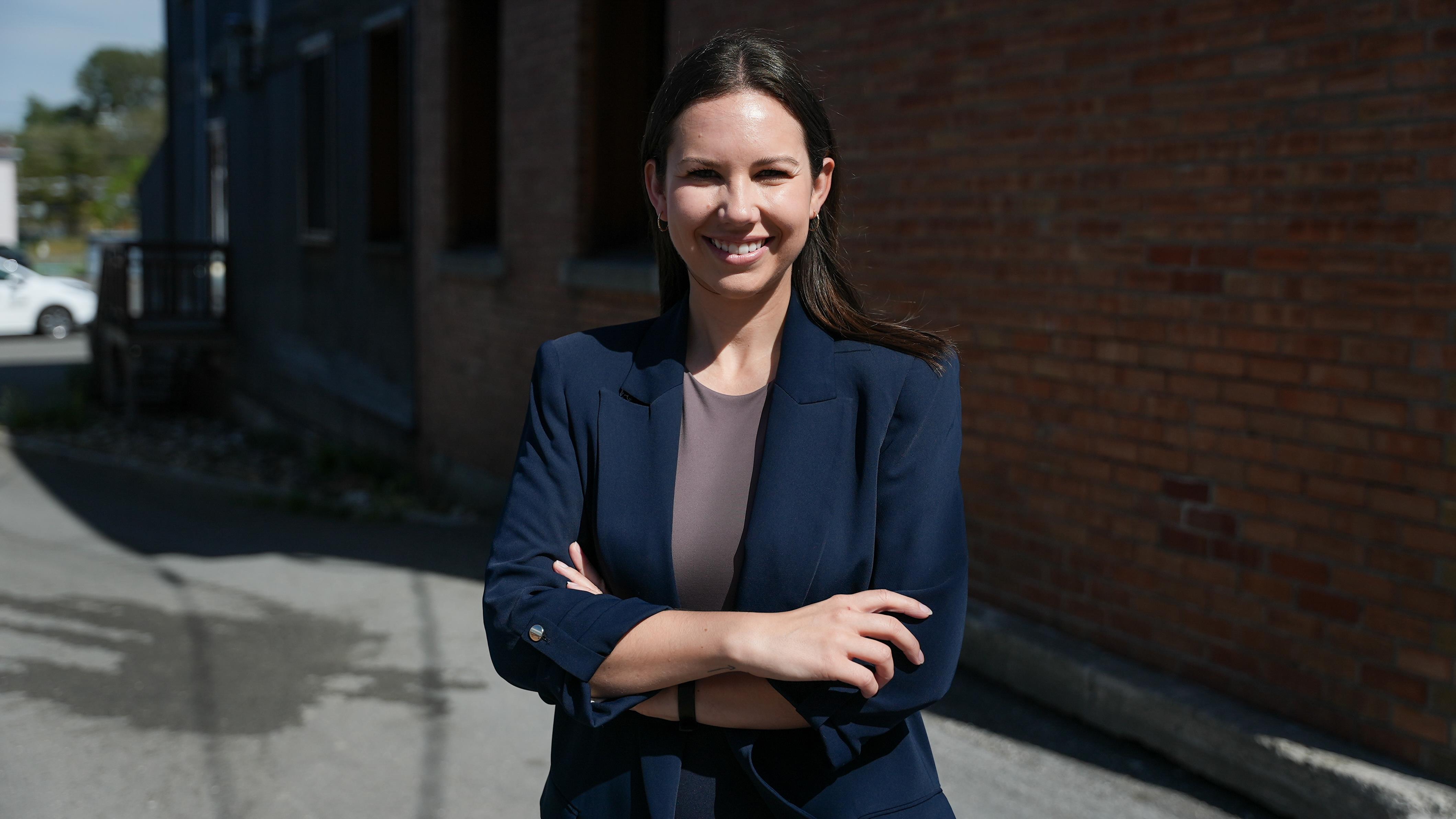 Kristina Michaud acquiert une maison aux Îles | OHdio | Radio-Canada