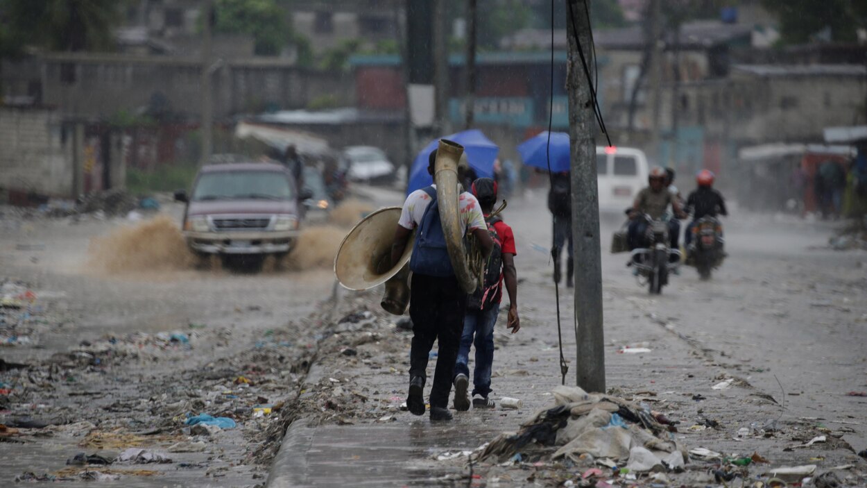 La tempête Laura aggrave la fragilité des Caraïbes | Radio-Canada